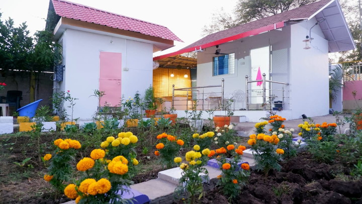 Little Love Nest - Tiny Farmhouse - Bhopal