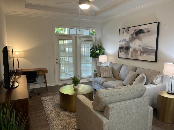 Fabulous 3bed/2bath W/ Balcony - Alpharetta