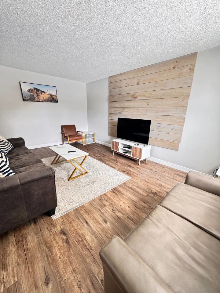 3 Bedroom | Entire Home | Central Location - Thunder Bay