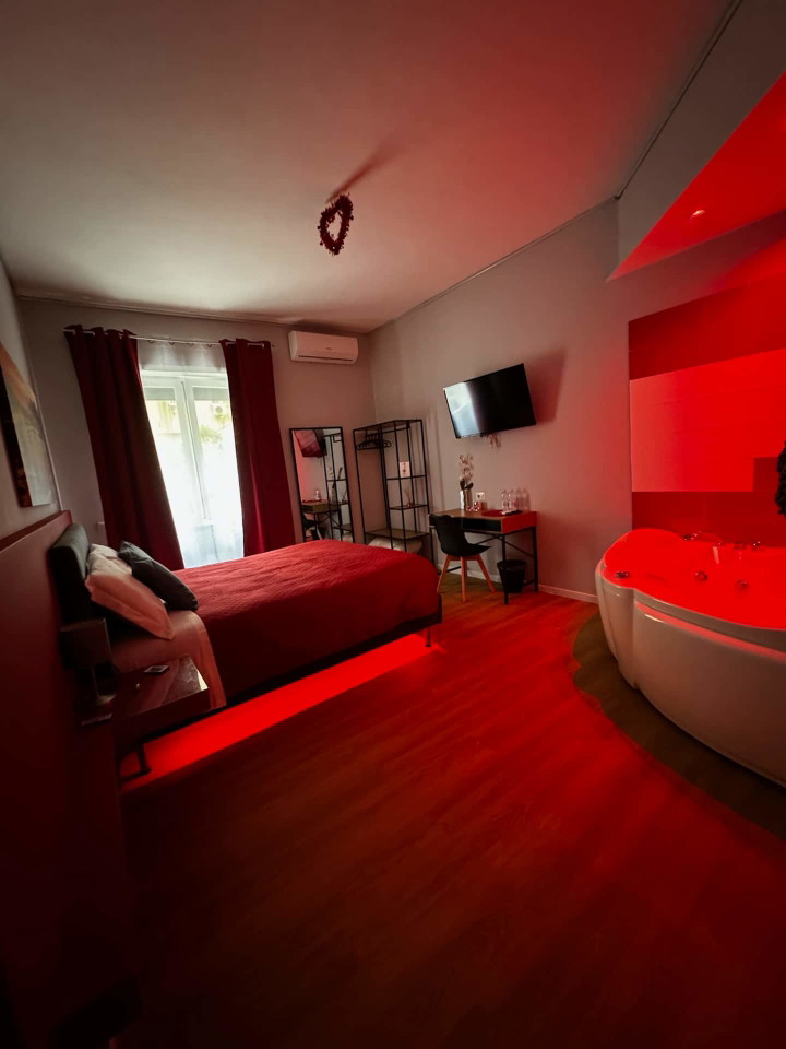 Casa Vacanza A Napoli - Vomero. Trifamiliare - ナポリ