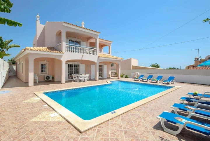Caravela: Peaceful Villa, Pool & Near The Beach - Albufeira