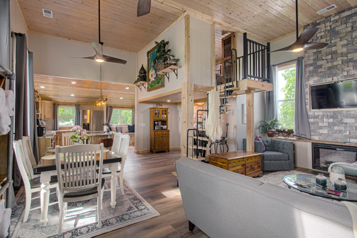 Cozy Historic Schoolhouse W/ Hot Tub + Views - Kansas