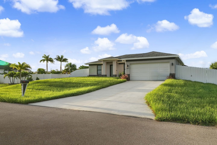 Coastal Chic Cape Coral Home - Burnt Store Marina