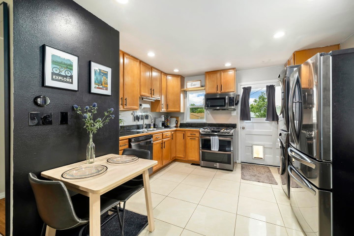 2br Modern Retreat/ Private Yard/fresh Cookies - Arvada, CO