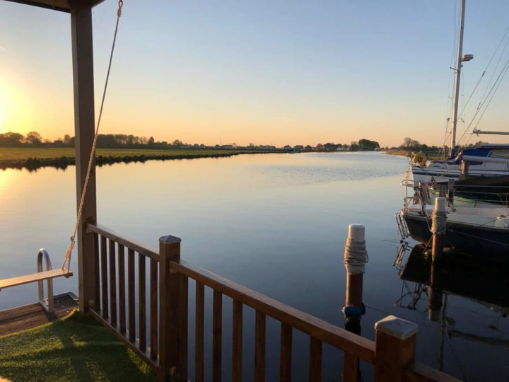 Woonboot Met Sloep Op De Kaag/warmond - Leiden