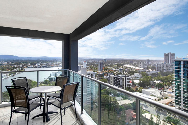 2 Bedroom Apartment Close To The Beach - Surfers Paradise