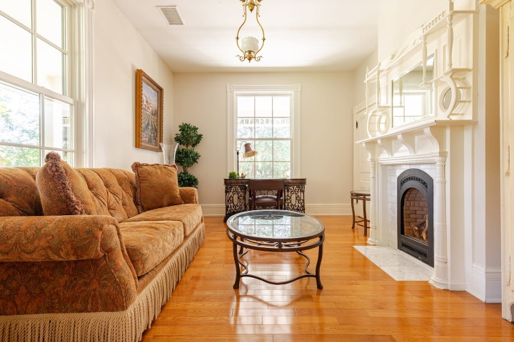 Historic Master Suite At The Peppertree Lane! - Upland, CA