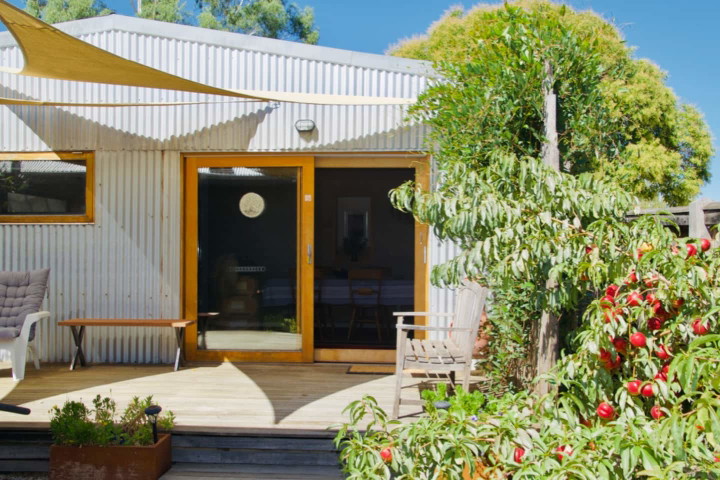 The Studio Behind The House With The Yellow Door - Castlemaine