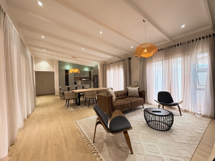 Luxurious Bungalow In Borrowdale - Harare