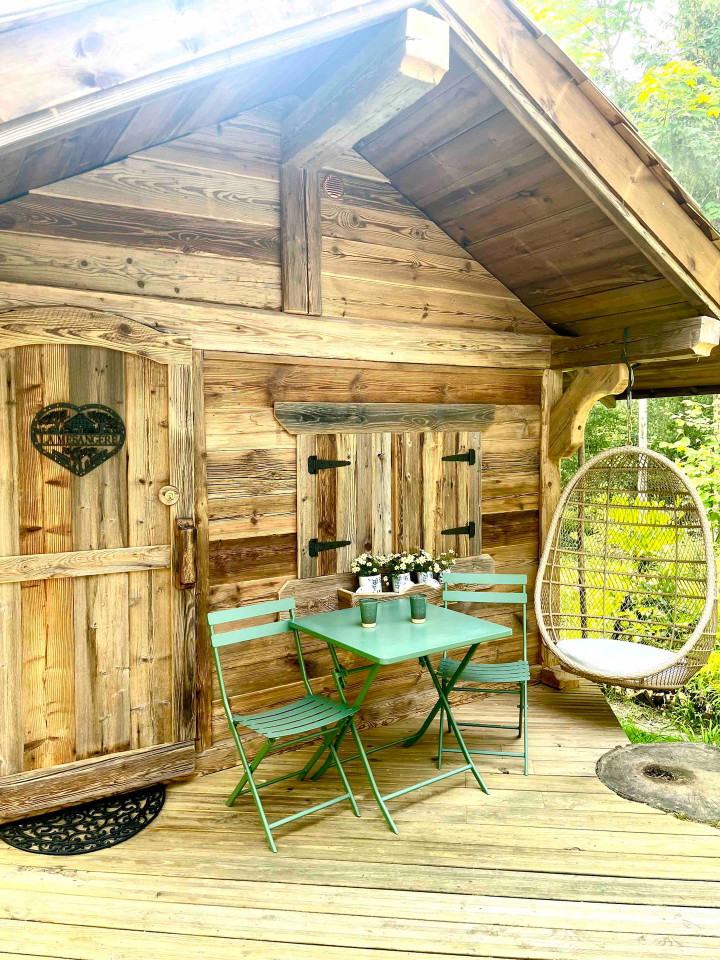 Un Petit Mazot Avec Son Jacuzzi Couvert - Yvoire