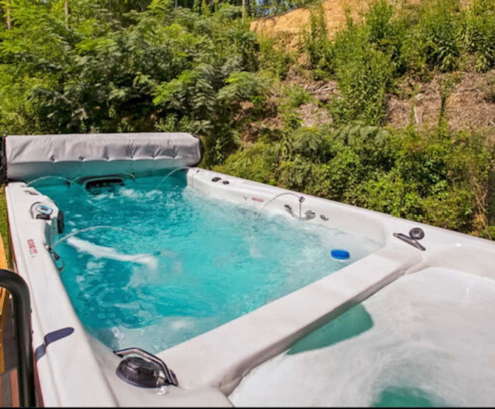 Walk 2 Dollywood | Private Pool | Spa| Sauna & Gym - Gatlinburg, TN