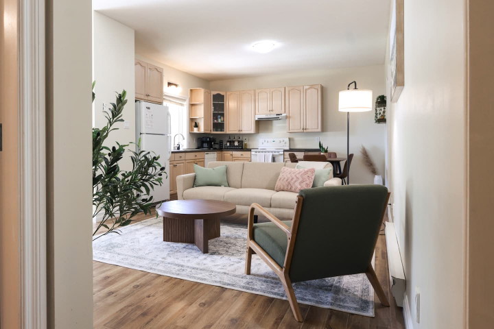 2 Bedroom, King Bed, Newly Updated Basement Suite - Abbotsford