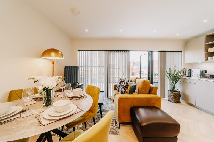 Stunning City Views Rooftop Family Contractors - Birmingham