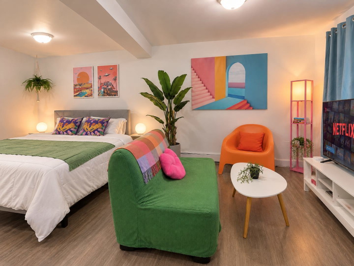 Retro Dt Studio + Free Parking + Sleeps 3 - Cornwall, ON, Canada