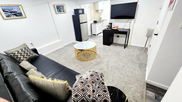 Private & Pleasant 3-bedroom; 7 Beds In Hicksville - Oyster Bay, NY