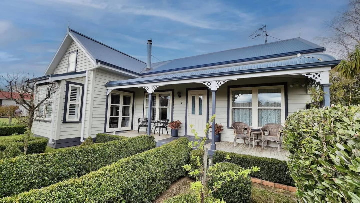 Character Cottage In Private Garden Setting - Greytown