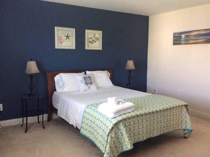 Top Floor Large Renovated Apartment With Parking - Silver Spring, MD