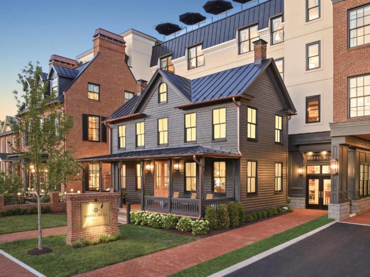 Downtown Leesburg | Rooftop Bar + Wine Country - Leesburg