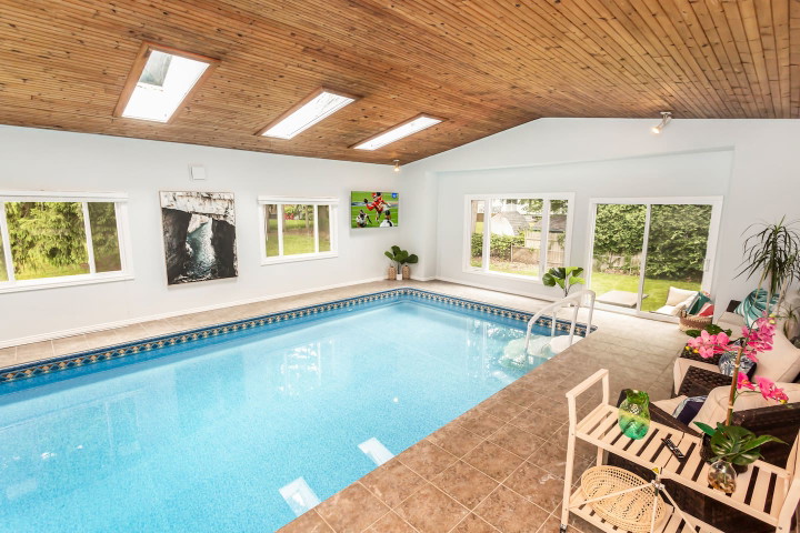 Four Seasons Pool Retreat Near Downtown! - Burlington