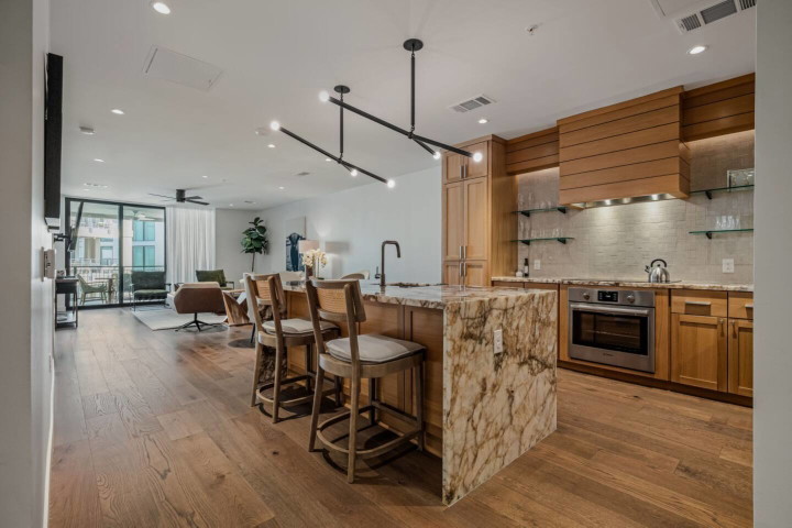 Luxury Lakeside Condo @The Waters | Pool + Hot Tub - Horseshoe Bay, TX