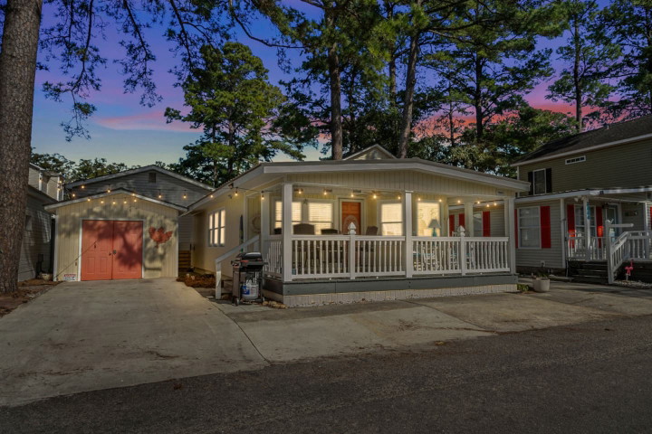 Ocean Lakes Cottage | Covered Patio, Grill & Beach - Surfside Beach, SC