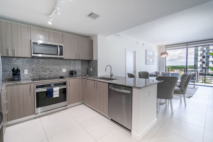 Apartment A In Doral - Westchester, FL