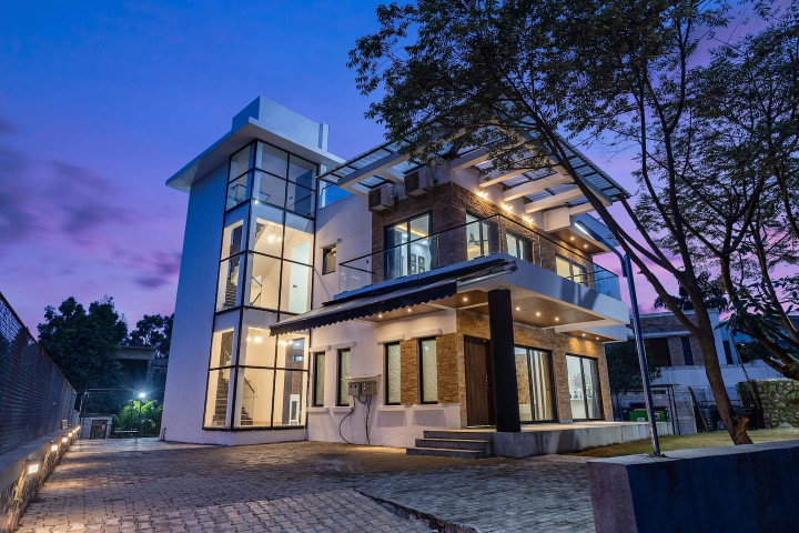 Coastal Heaven: 4 Bhk Luxury Pool Villa ! Khandala - Lonavla