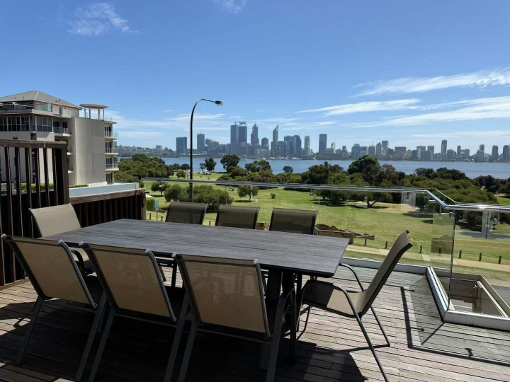 Luxury Family Retreat | River Views & Pool - Perth