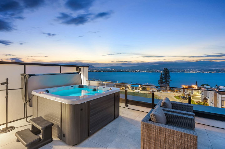 Rooftop Terrace, Hot Tub, Elevator, Private Beach - Kelowna