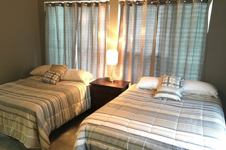 Immaculate Apartment Steps From Camp Randall! - Madison, WI