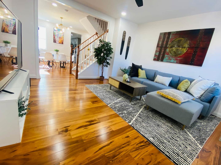 Charming Little Italy Townhouse + Free Parking - Baltimore, MD