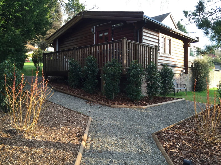 Larches Lodge: Romantic Log Cabin With Hot Tub - Church Stretton