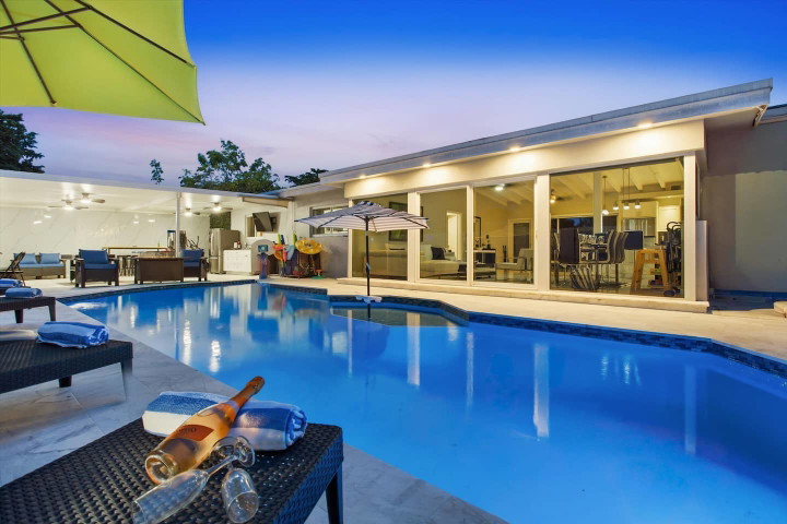 North Miami Villa | Pool | Spa | 6 Min Hard Rock - Miramar, FL