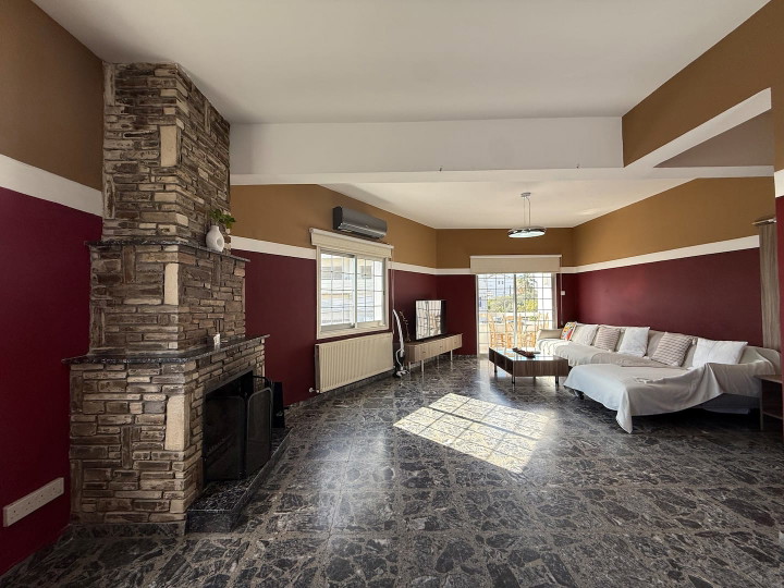 Family Hub - 3bd Apt. Near Finikoudes - Lárnaka
