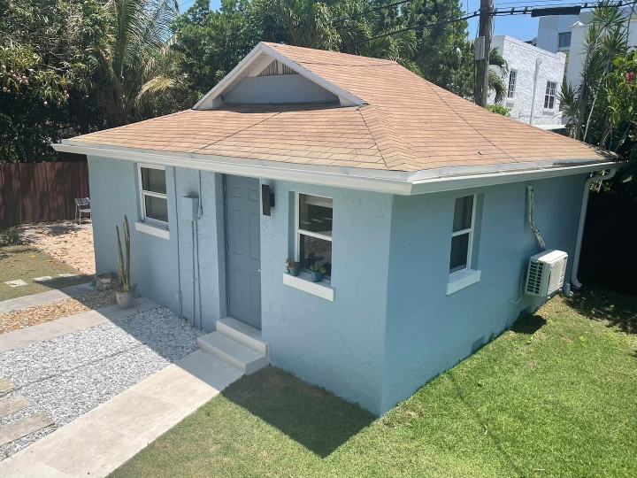 Charming Cottage Buena Vista Design District - Surfside, FL