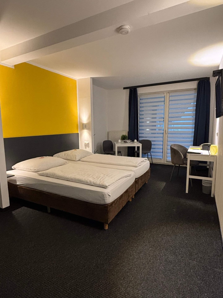 Hotel U | Apartment Room | Modern Living | Kitchen - Oberhausen