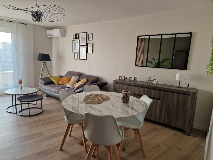 St Cyprien Neighborhood Apartment - Toulouse