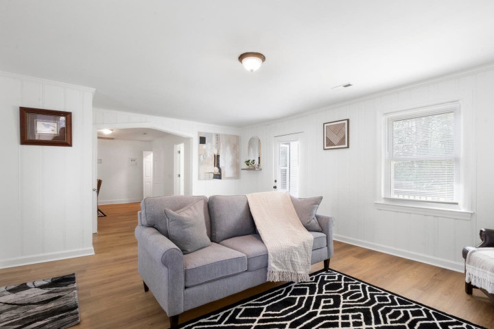 3b Charming Oasis At Allen Rd - Charlotte, NC