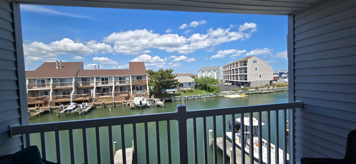 Canal Front Wi-fi, Roku, Netflix, Boatslip, Pool - Ocean City, MD
