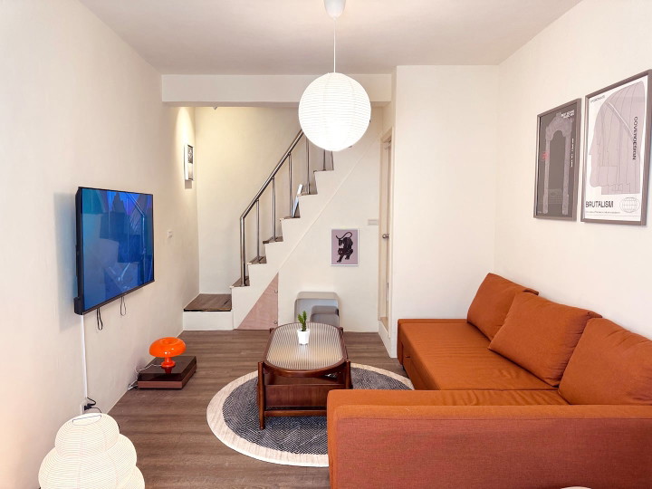 2 Min Walk To Guting Mrt Station/high-speed Wifi/55-inch Tv Smart Audio/light Balcony/rare Detached Newly Renovated/vintage Style Home - Taipei