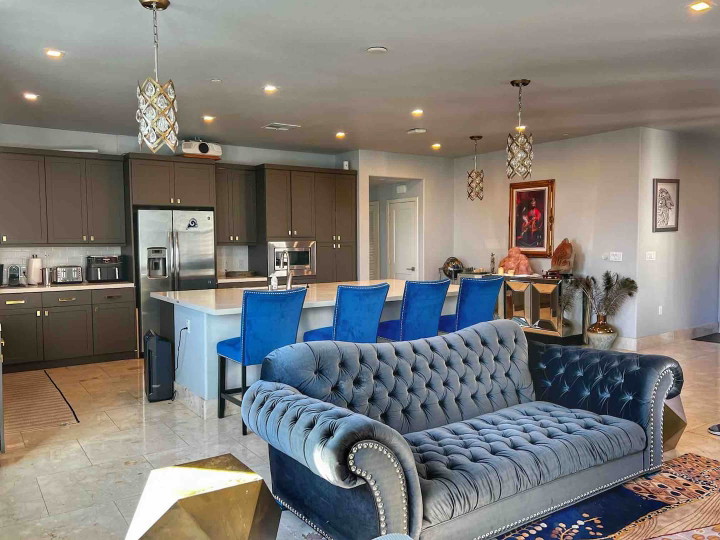 Top-floor Luxury - Irvine, CA