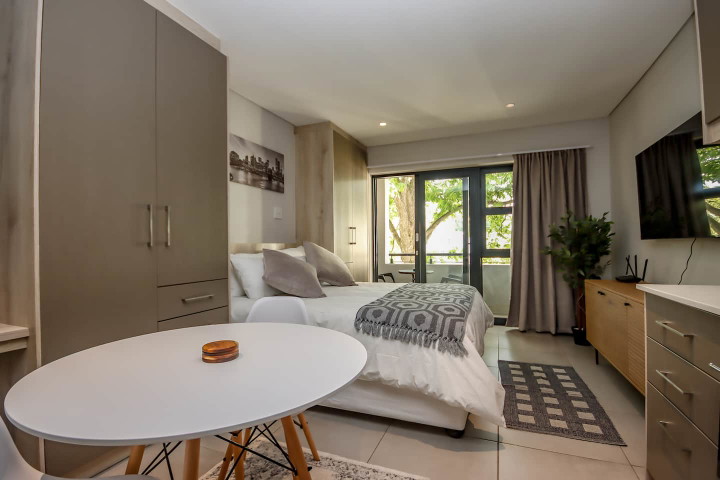 23 @ The Den Stylish Studio-aircon + Pool - Stellenbosch