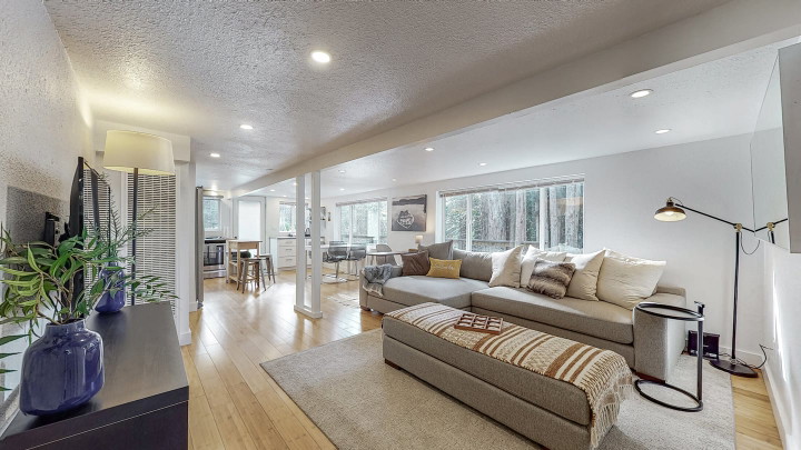 Stylish Modern Home In The Heart Of The Redwoods! - Arcata, CA