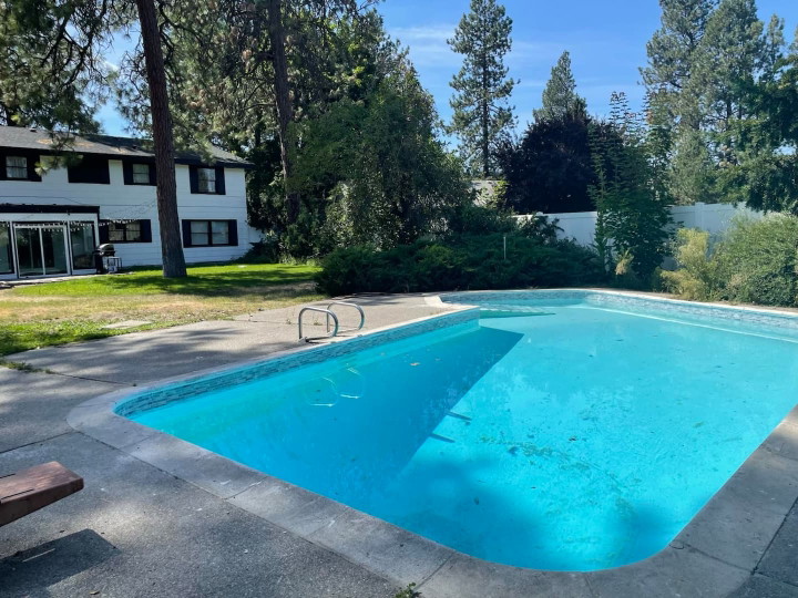 Beautiful 3 Story Villa - Hot Tub And Outdoor Pool - Spokane, WA
