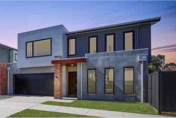 Frankies Beach House - Prime Location! - Inverloch