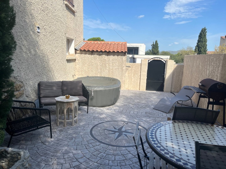 Lovely Place With An Exterior And A Jacuzzi - Salon-de-Provence