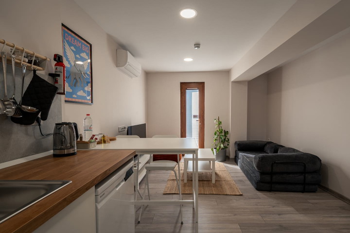 Foça Merkez-otel Temizliğinde-yeni 2+1 - 3dk Sahil - Foça
