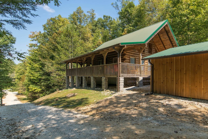 Big Boulder | Hot Tub, Arcade + Private Hiking - Slade, KY