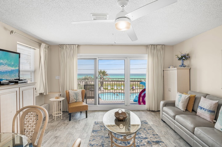 Pet-friendly Gulf Front Balcony  Free Beach Setup - Florida