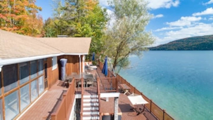 The Ultimate Lake Home. Huge Floating Trampoline!! - Cooperstown, NY